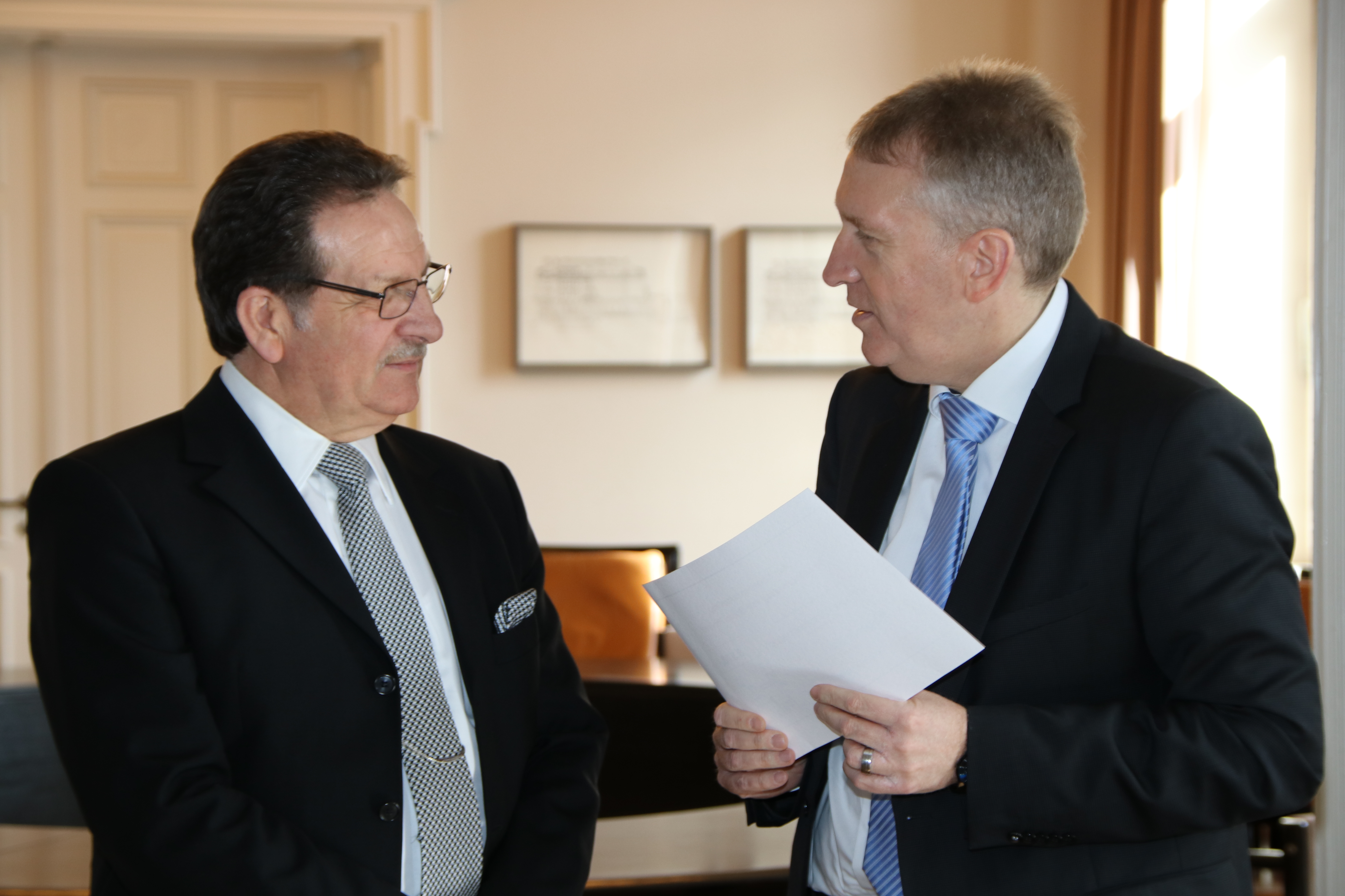 Landkreis Saarlouis Bruno Proietti spendet großzügige Summe an ‚Bürger ...